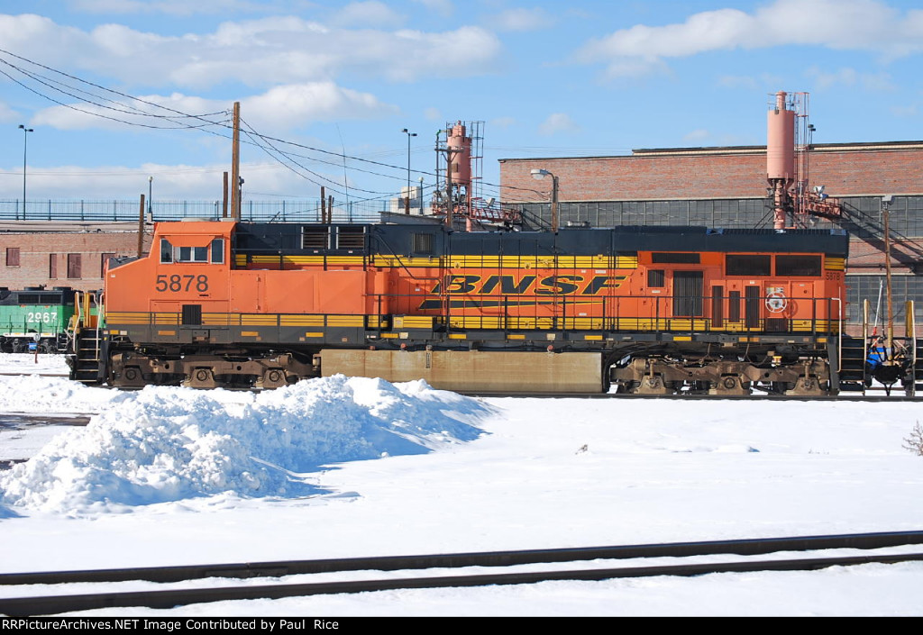 BNSF 5878